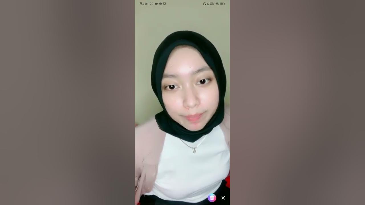 Jilbab cantik goyang hot - YouTube