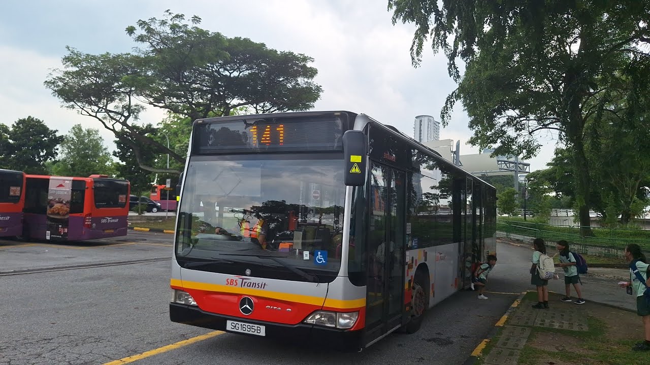 [Possible Perm?] SG1695B on Service 141 Pixel Livery Mercedes-Benz ...