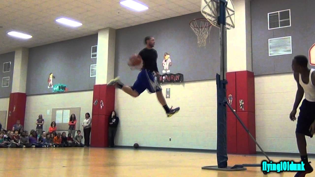 Dunk show for Hilltop Elementary. Gotta love the kids! - YouTube