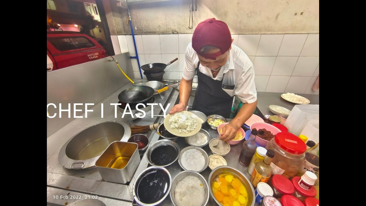 Famous Malaysia Food | Chinese Style Cooking Fried Rice in Labuan - YouTube