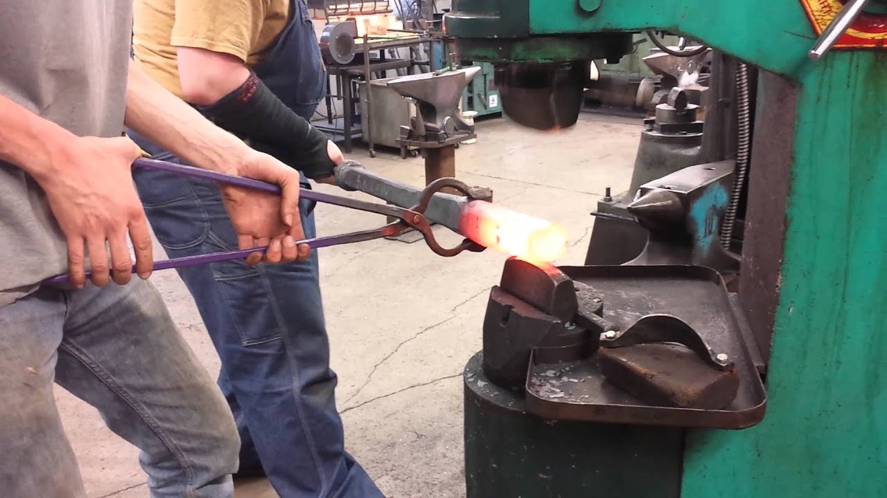 Me forging the head - YouTube
