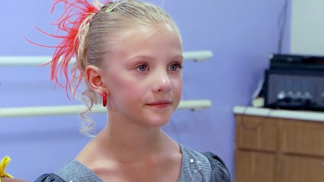 Dance Moms-"A LAS VEGAS PYRAMID, PART 1"(S1E9 Flashback) - YouTube
