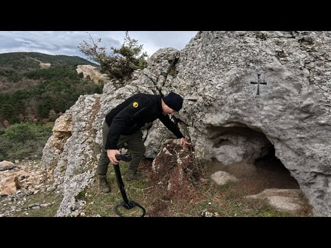 Şahin Tepesinde Eşkıyaların Define Kasaları Karşımıza Çıktı !!!