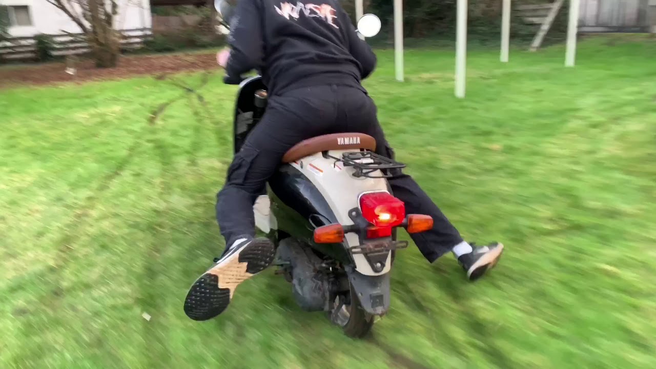 How loud is a straight piped moped!?! - YouTube