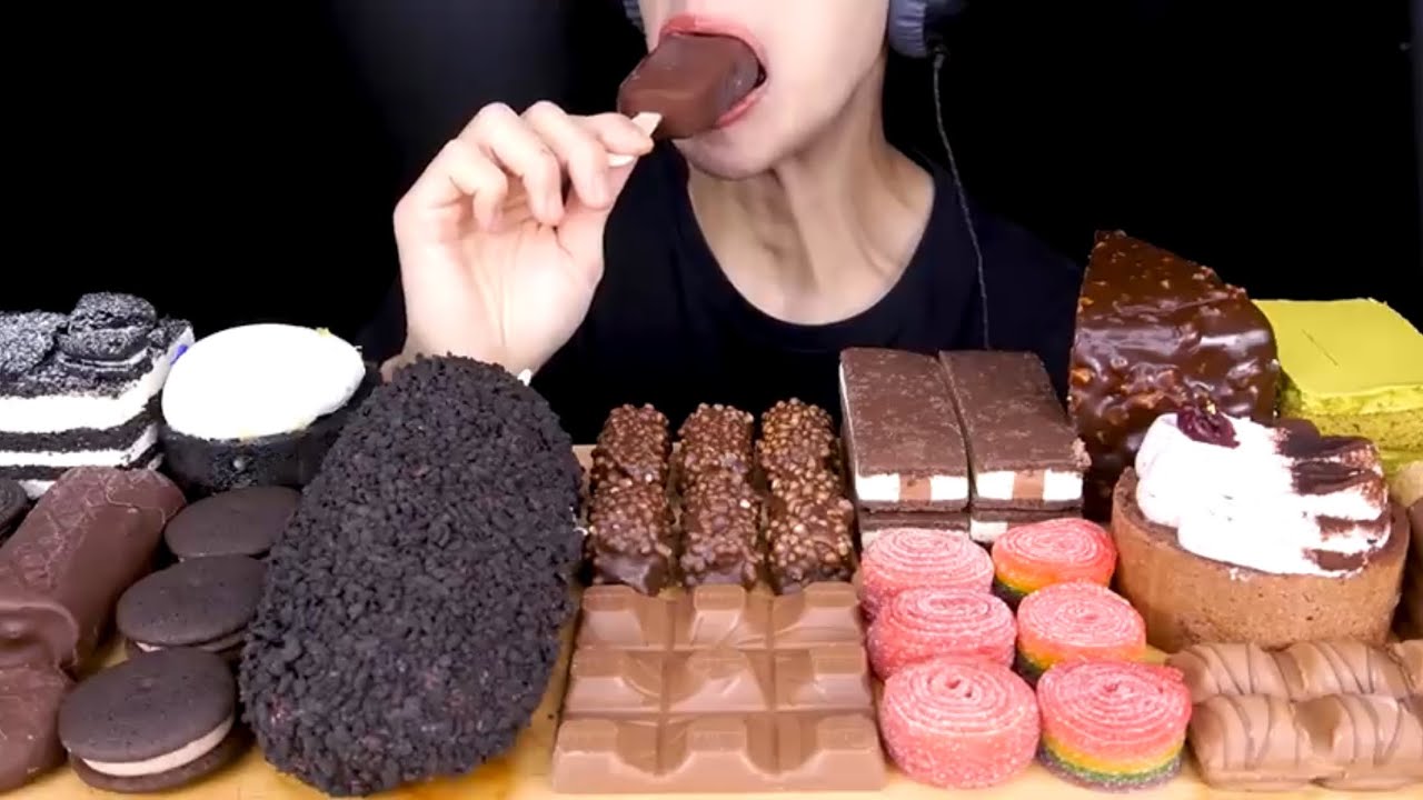 Jimmy ASMR chocolate candy biscuit cookies and cream cake Mukbang bites ...