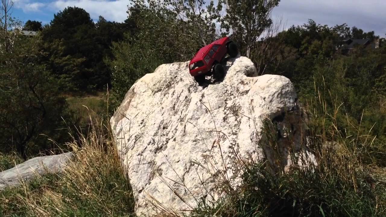 Axial SCX10 Vertical Climb - YouTube