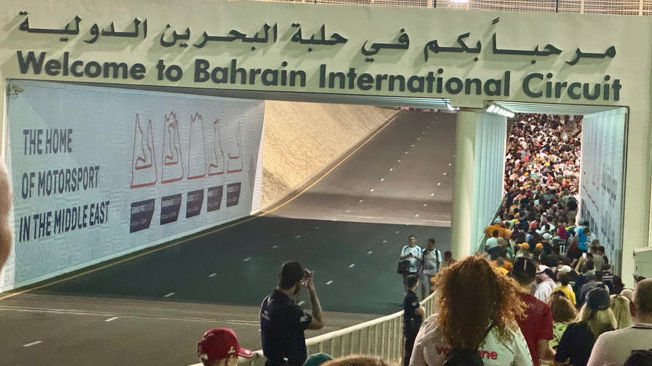 F1 Bahrain - Pit Night - YouTube