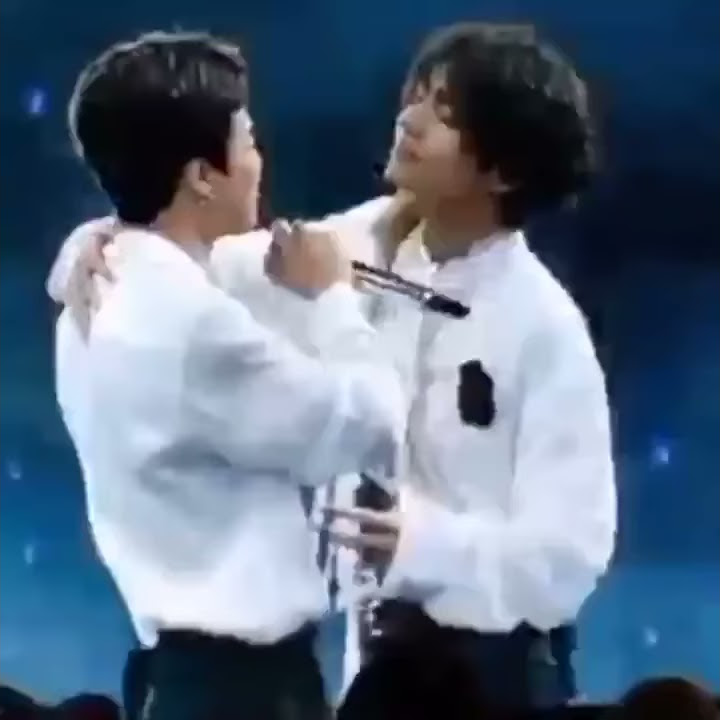 JIMIN & TAEHYUNG SLOW DANCING TO "Spring Day" VMIN MOMENT BTS 5th MUSTER SEOUL DAY 1 - YouTube