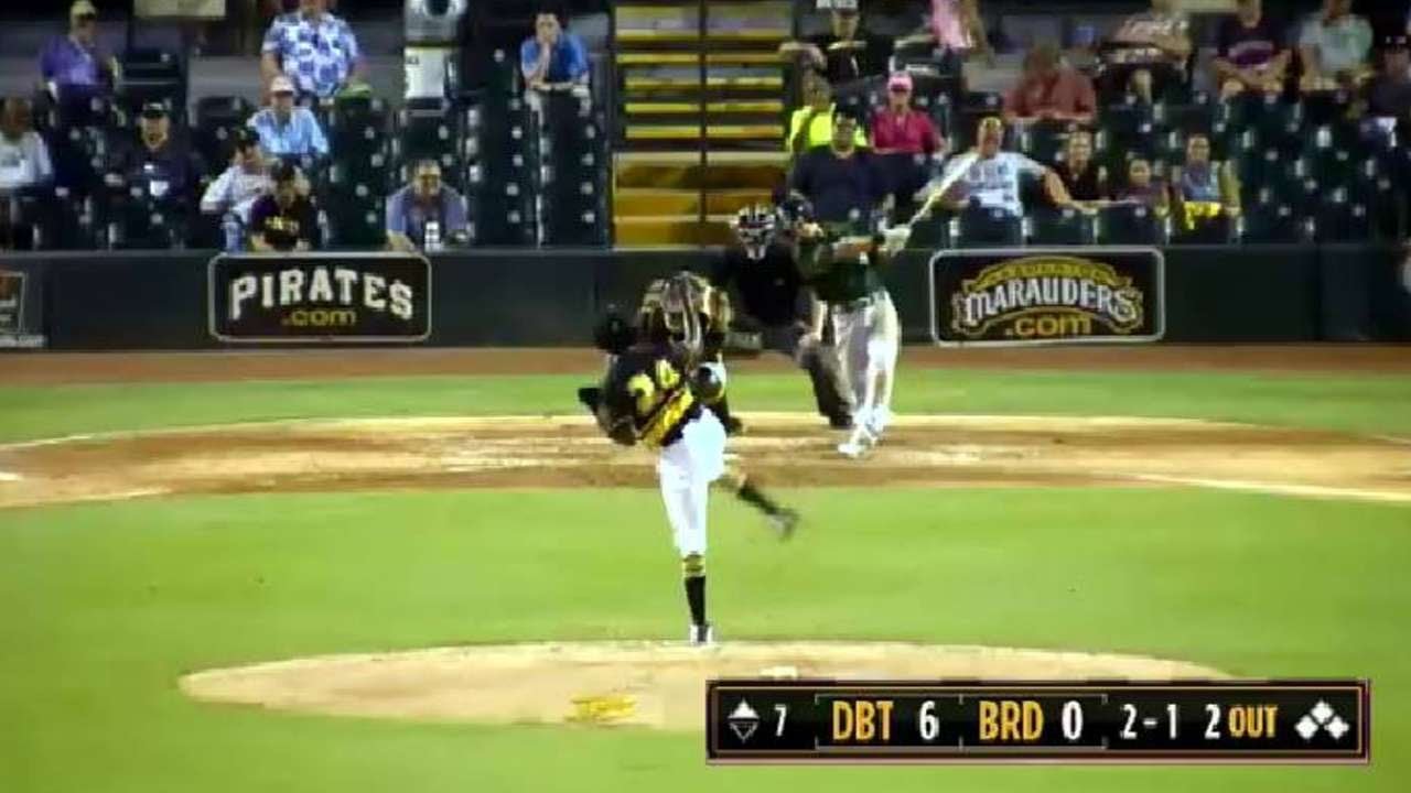 Bell hits bases clearing double for Daytona - YouTube