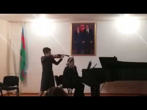 Bir gözəl Qız qadın oldu