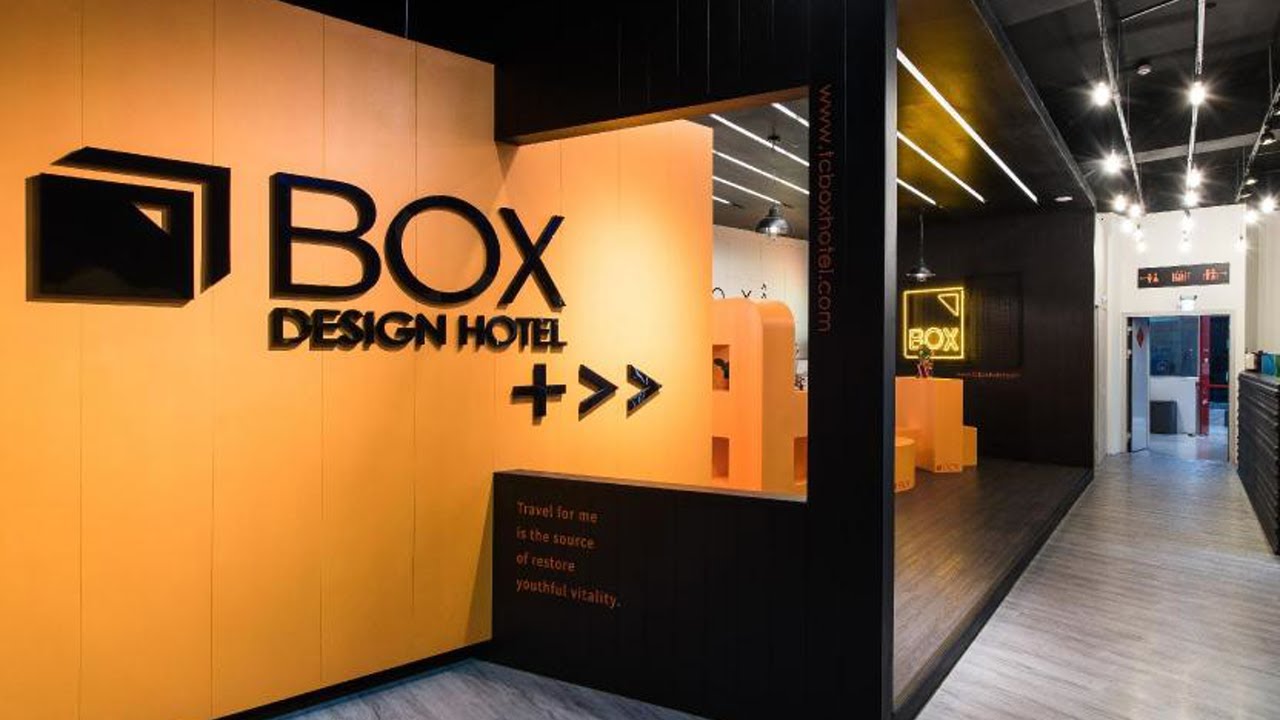 Review Taichung Box Design Hotel - YouTube