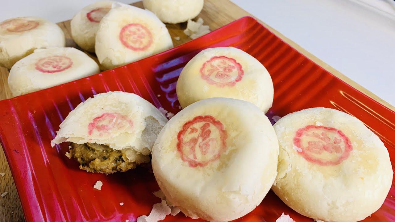 Pastry Moon Cakes with Meat Filling Fragrant and Delicious Food for ...