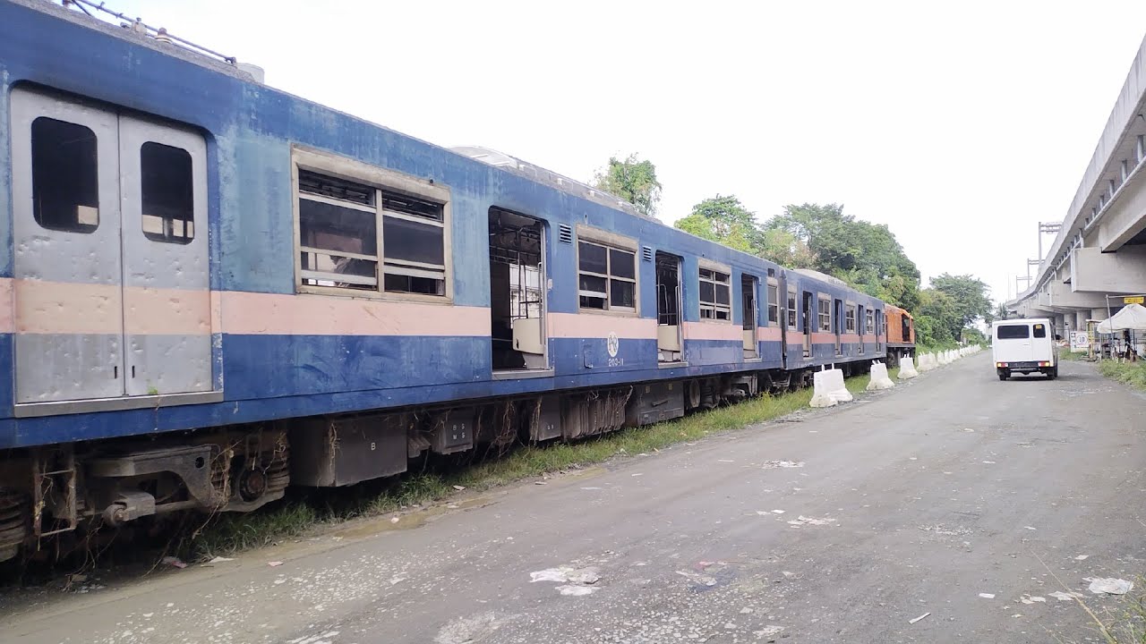 PNR DEL 922 Hauling 4 Cars of EMU 02 From Tutuban To Caloocan Workshop ...