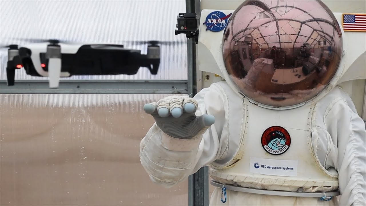 NASA’s Testing an ‘Astronaut Smart Glove’ for Moon and Mars Missions ...