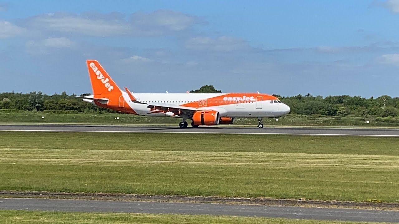 EasyJet Airbus A320 landing with ATC audio at Manchester Airport - YouTube