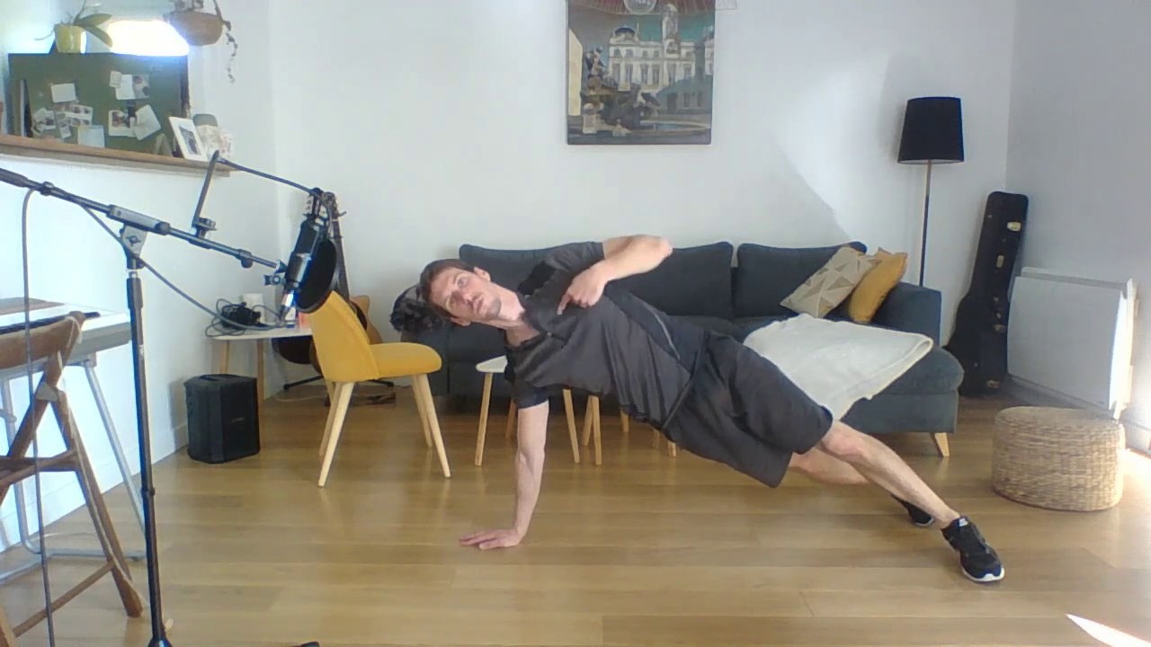 CIRCUIT TRAINING : 6 exercices (explication + premier tour) - YouTube