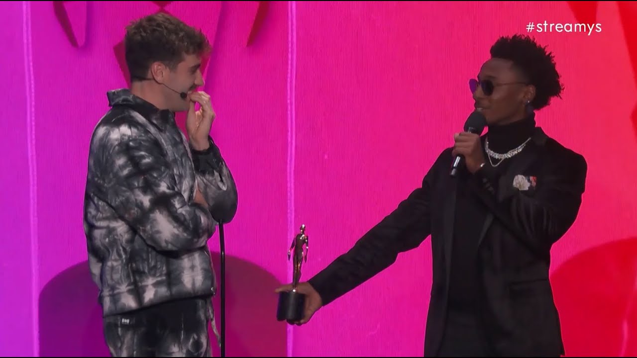 FaZe Deestroying Surprises Airrack with a Creator Honor Award | 2022 ...