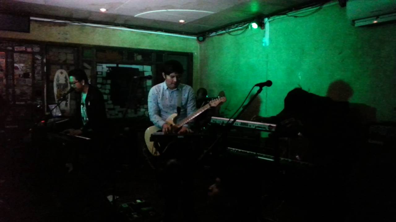 Paranoid City In saGuijo Cafe + Bar - YouTube