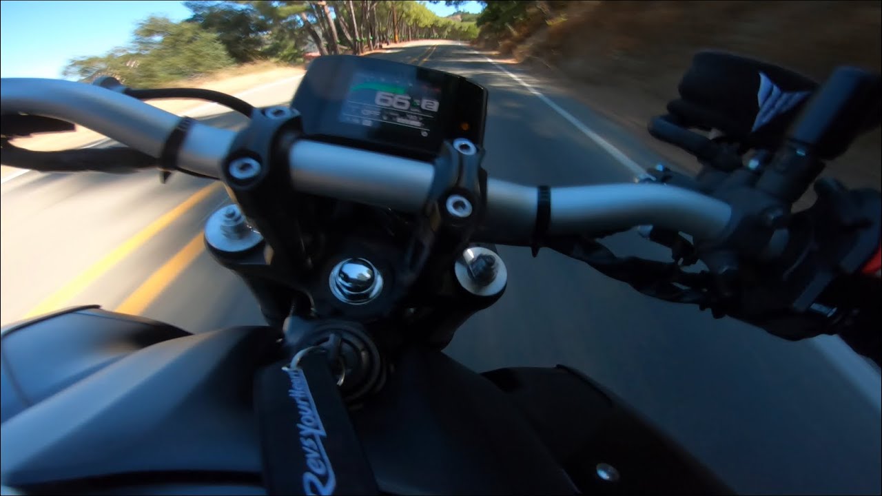 Piuma Road x MT09 - YouTube
