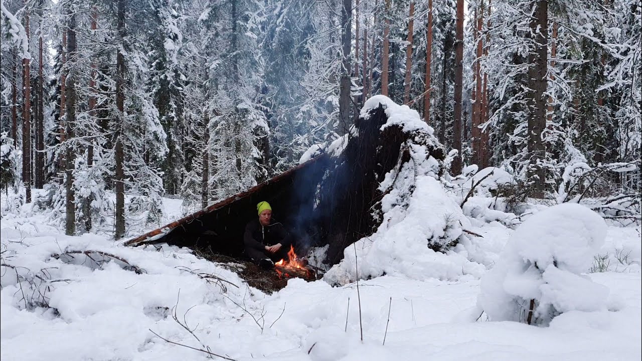 WINTER BUSHCRAFT CAMPING In The Northern Wilderness - Tarp Shelter ...
