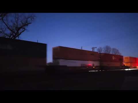 EB UP Intermodal UP 6535 UP 8189 UP 8186 UP 7179 West Chicago, ILL April 6, 2024 2104 - YouTube