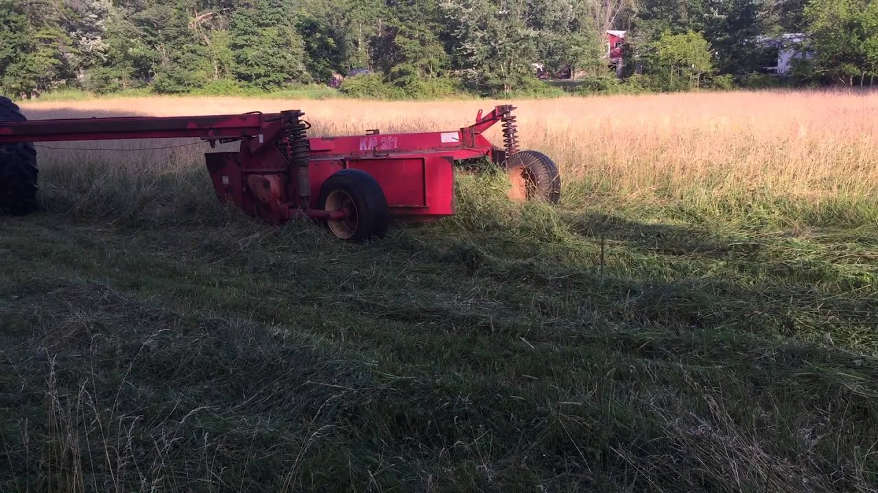 Hydro 84 mowing with Vicon KM 281 - YouTube