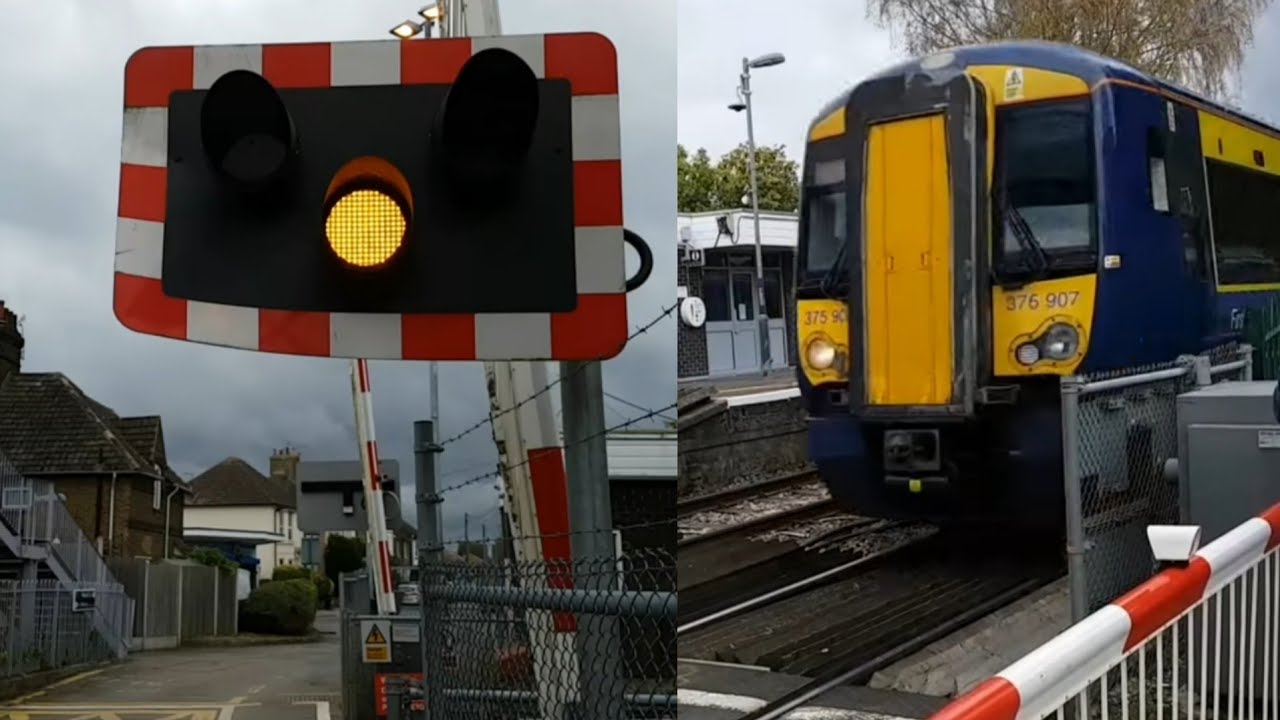 Teynham Level Crossing, Kent - YouTube