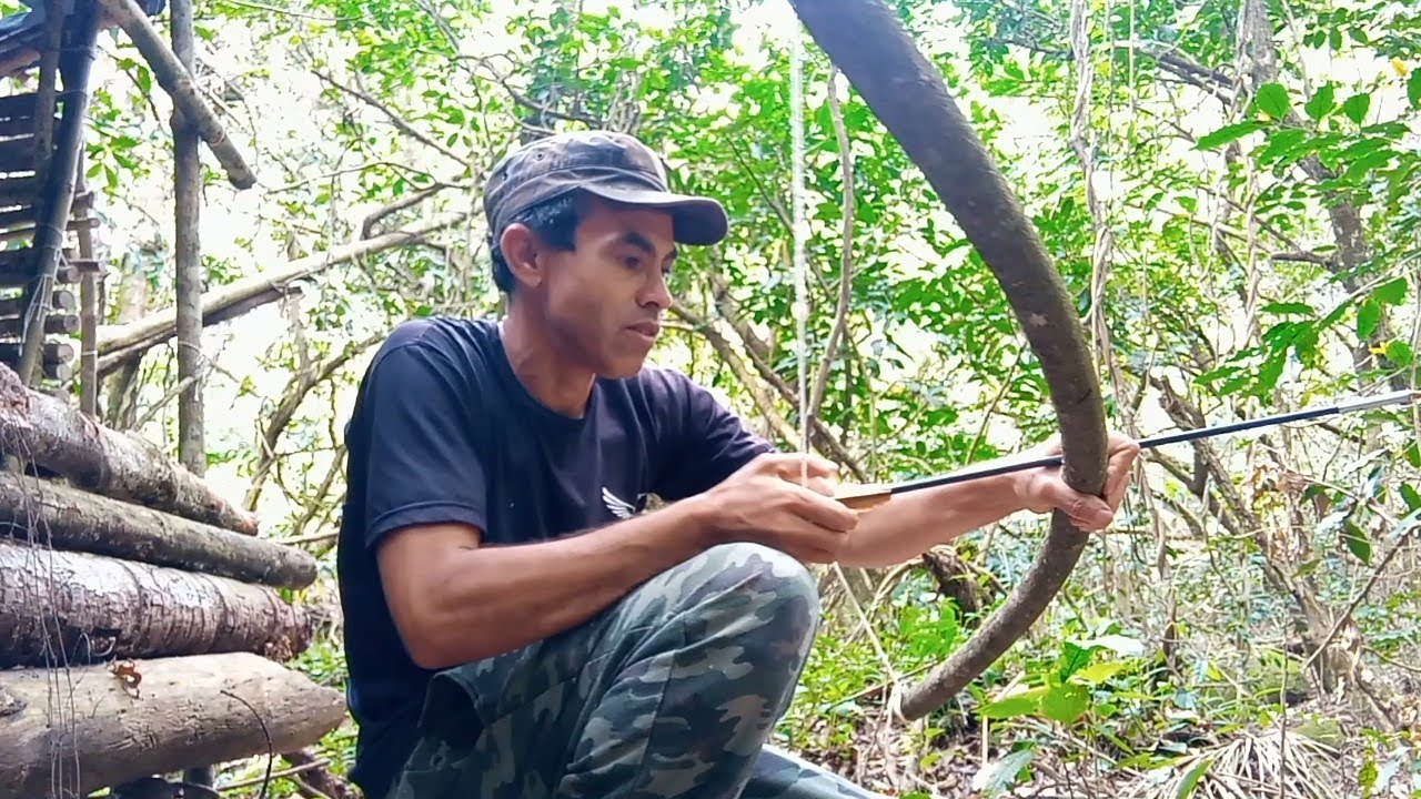 l made a bow and arrow chasing an animal #evivaomato - YouTube