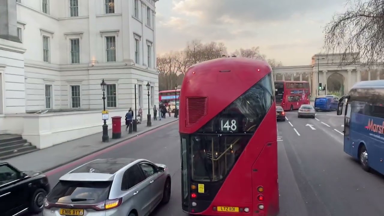 London bus Ride 🇬🇧 Route 390 From Victoria Station to Archway Station ...