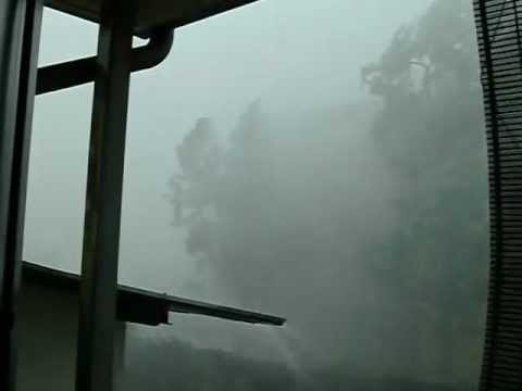 Al centro della tromba d'aria (downburst) a Sarego -VI-.AVI