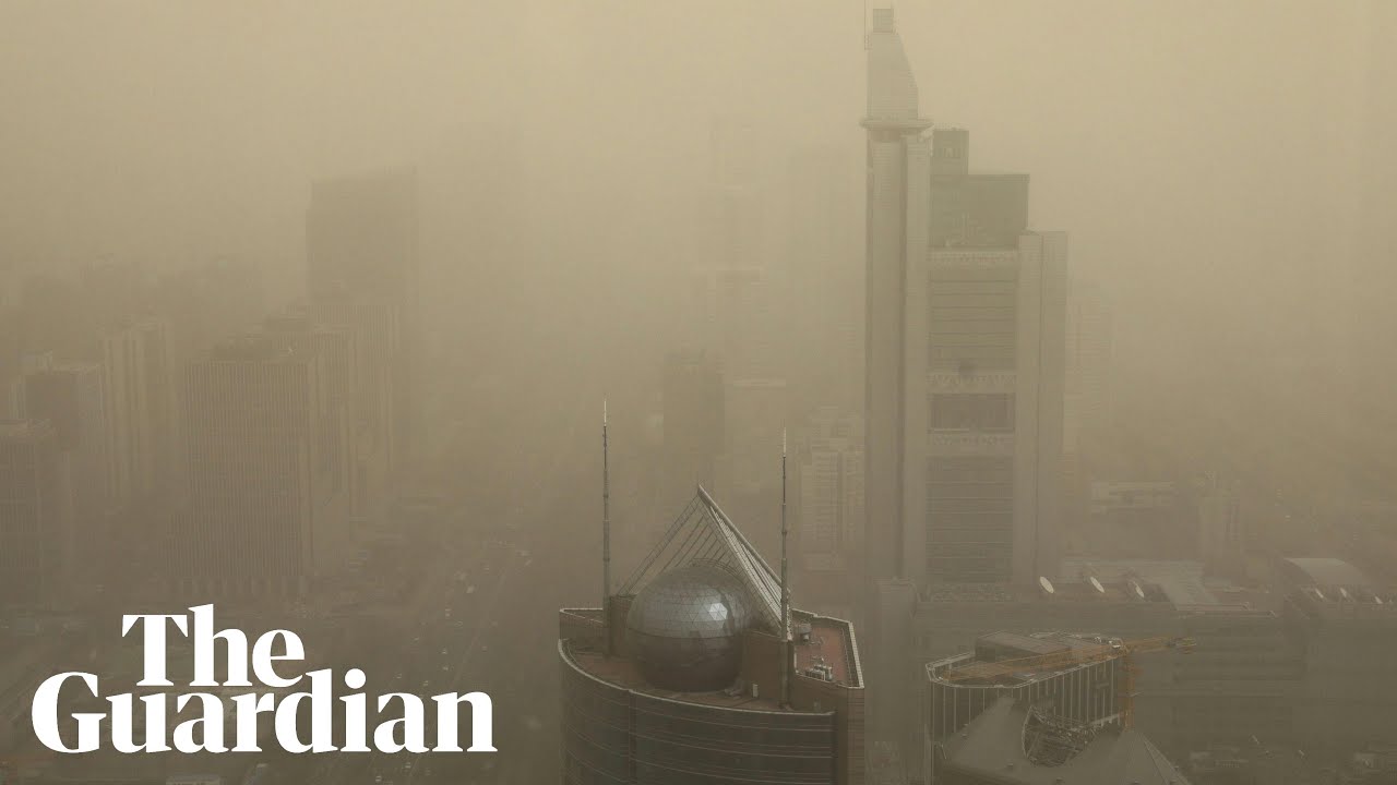 Beijing skies turn yellow as sand and dust engulf Chinese capital - YouTube