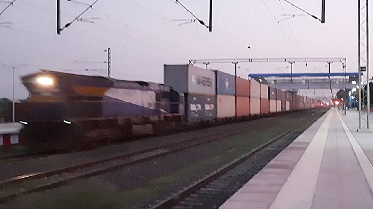Massive large double stack powered by WDG5-BHEEM 50001 WAG7 rolling ...