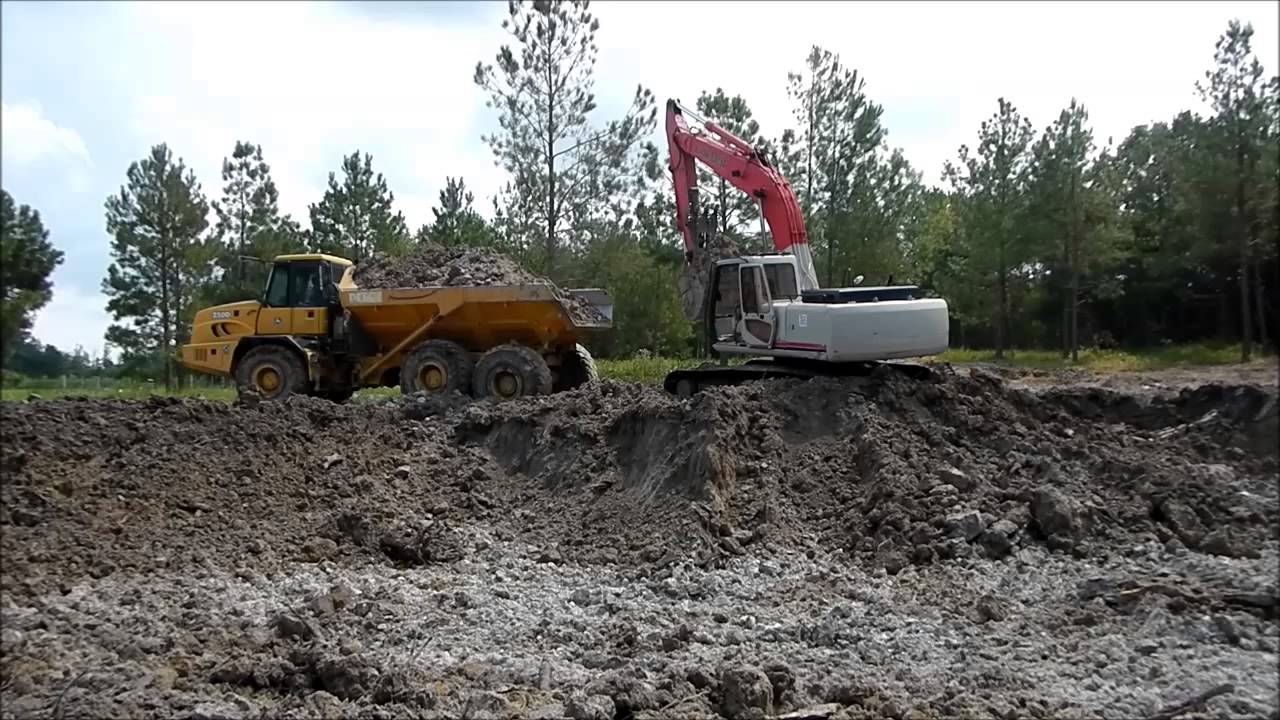 Excavator loading out dirt - YouTube