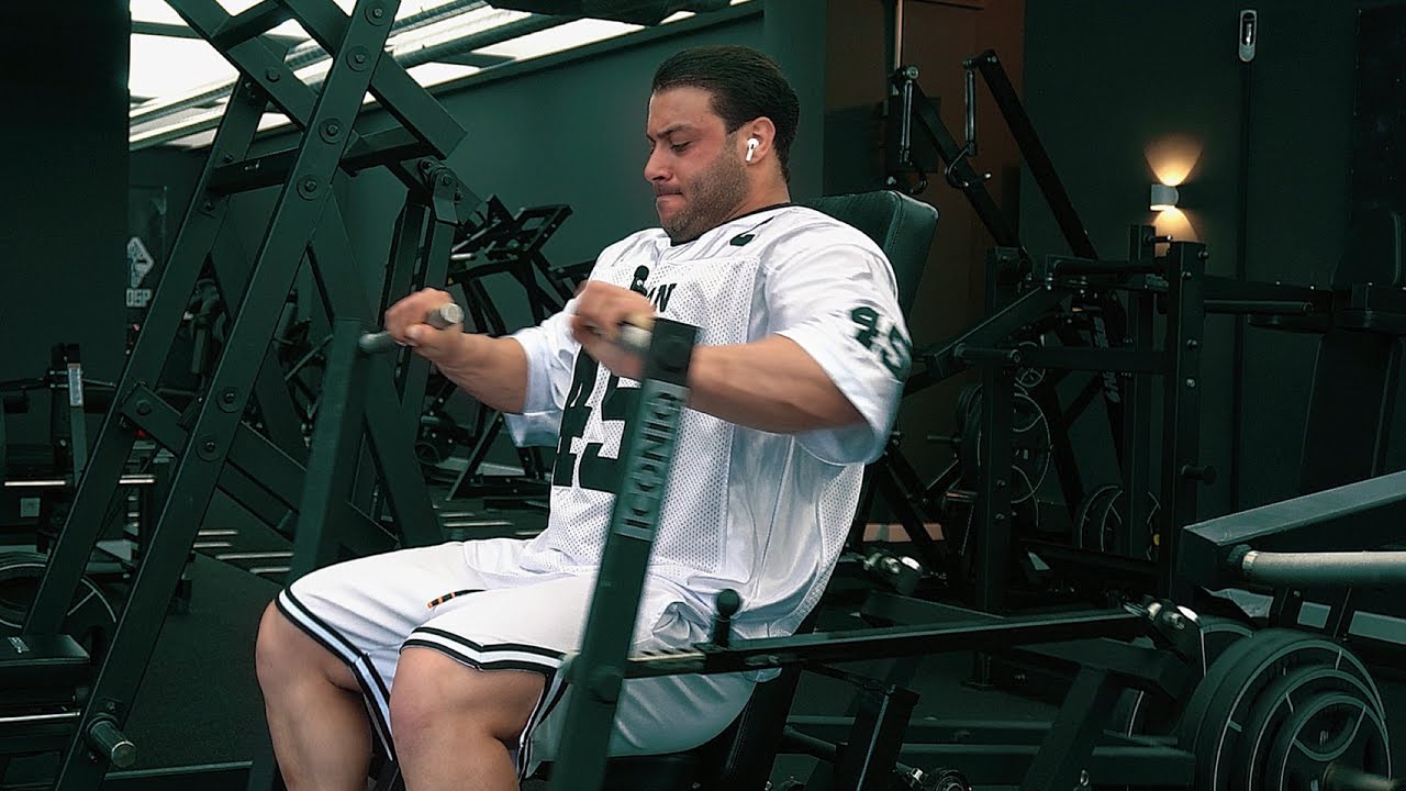 Bulking Day 30 - Chest & Biceps - YouTube