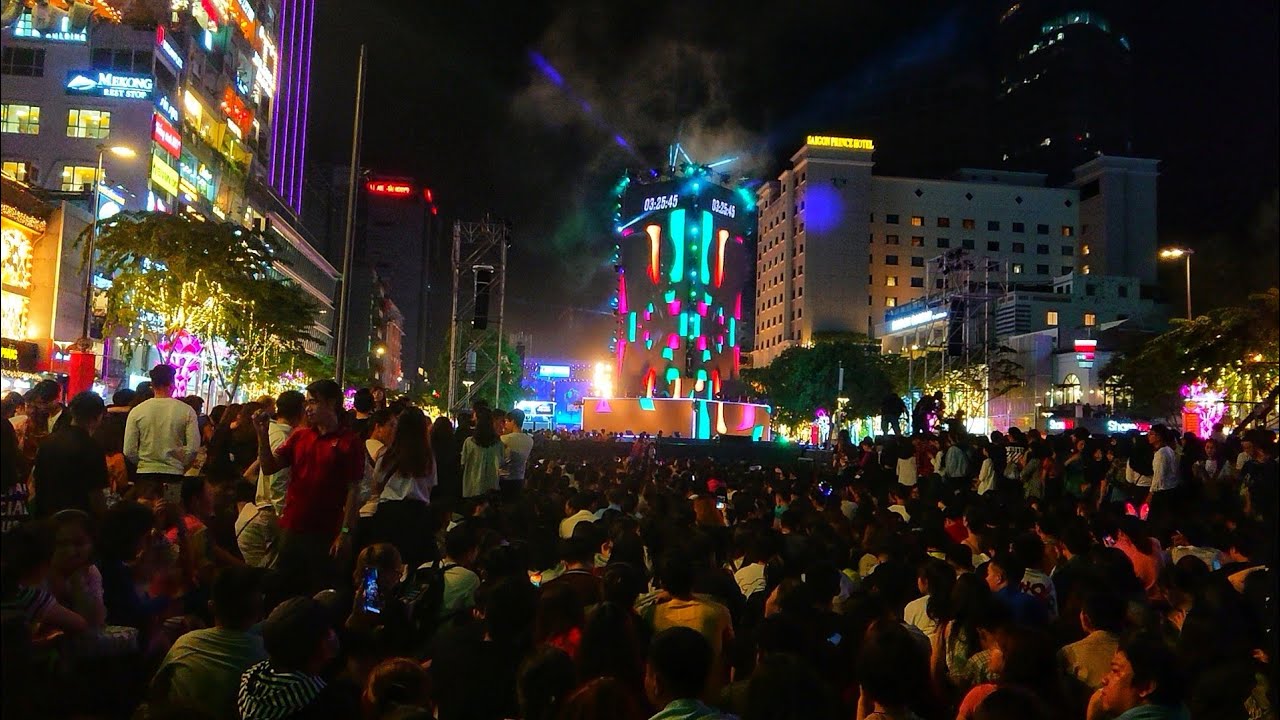 Saigon Countdown Lights 2020 ở phố đi bộ Nguyễn Huệ | Saigon Nightlife ...