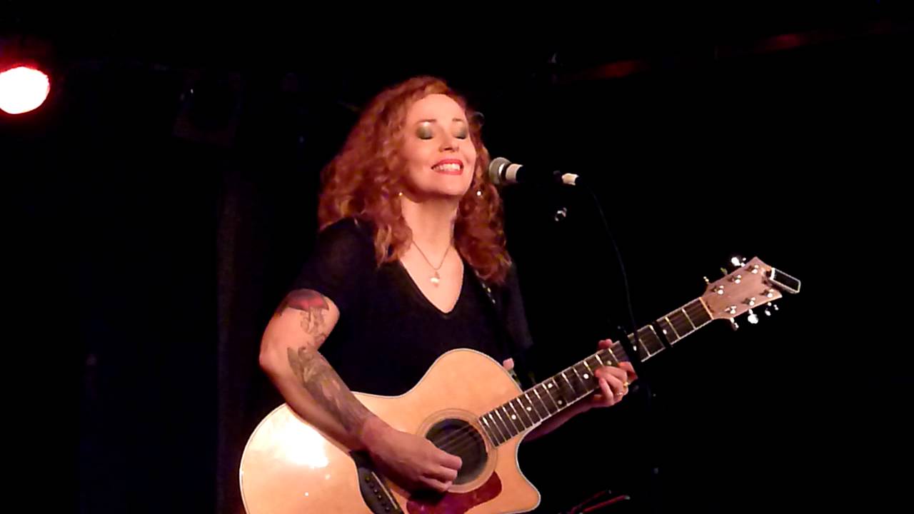 Anneke Van Giersbergen - Beautiful One - YouTube