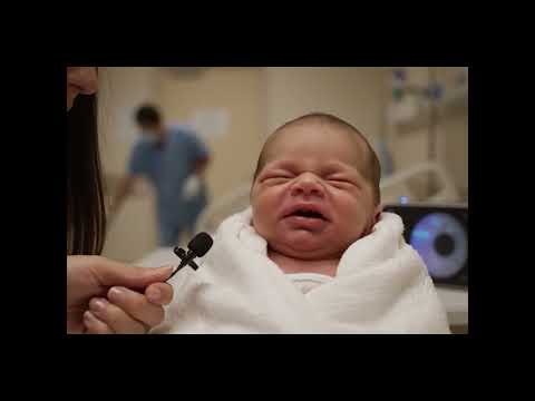 El bebé que ya está harto del ruido desde la cuna 🎶🍼