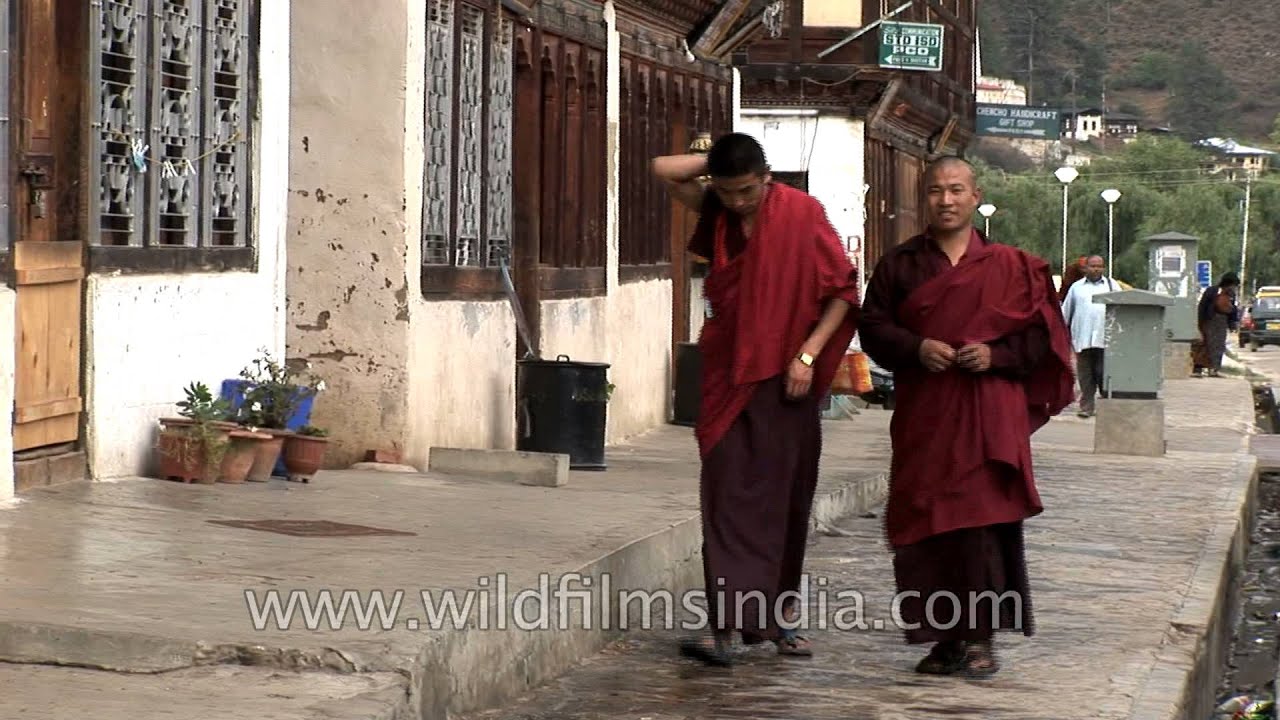 Spotlessly clean streets of Bhutan - YouTube