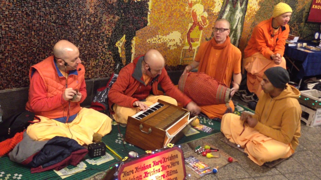 Rama Raya Prabhu Chants Hare Krishna in Penn Station Subway Station ...