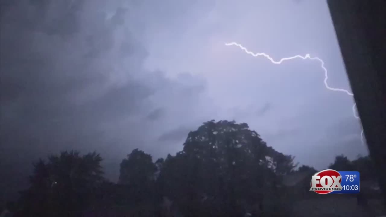 Strong thunderstorms sweep across RI - YouTube