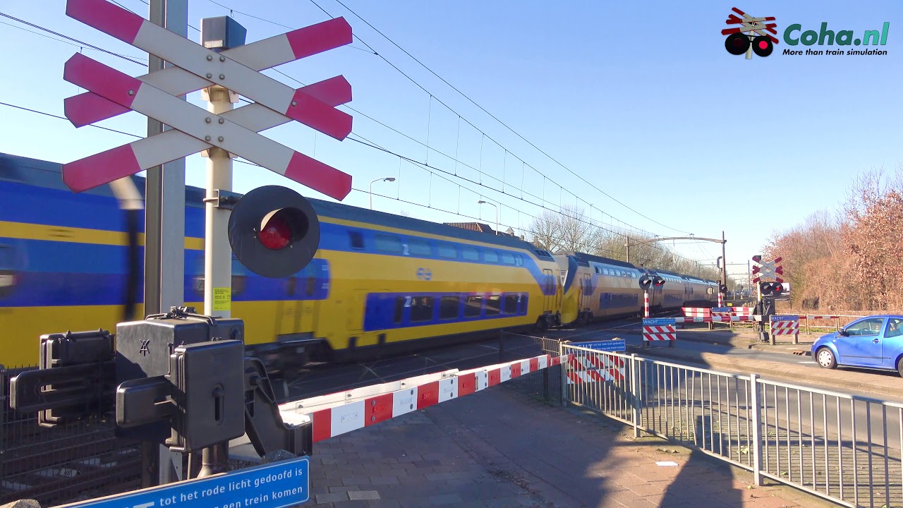Dutch railroad crossing Eindhoven (NB) 😍4K😍 //Spoorwegovergang - YouTube