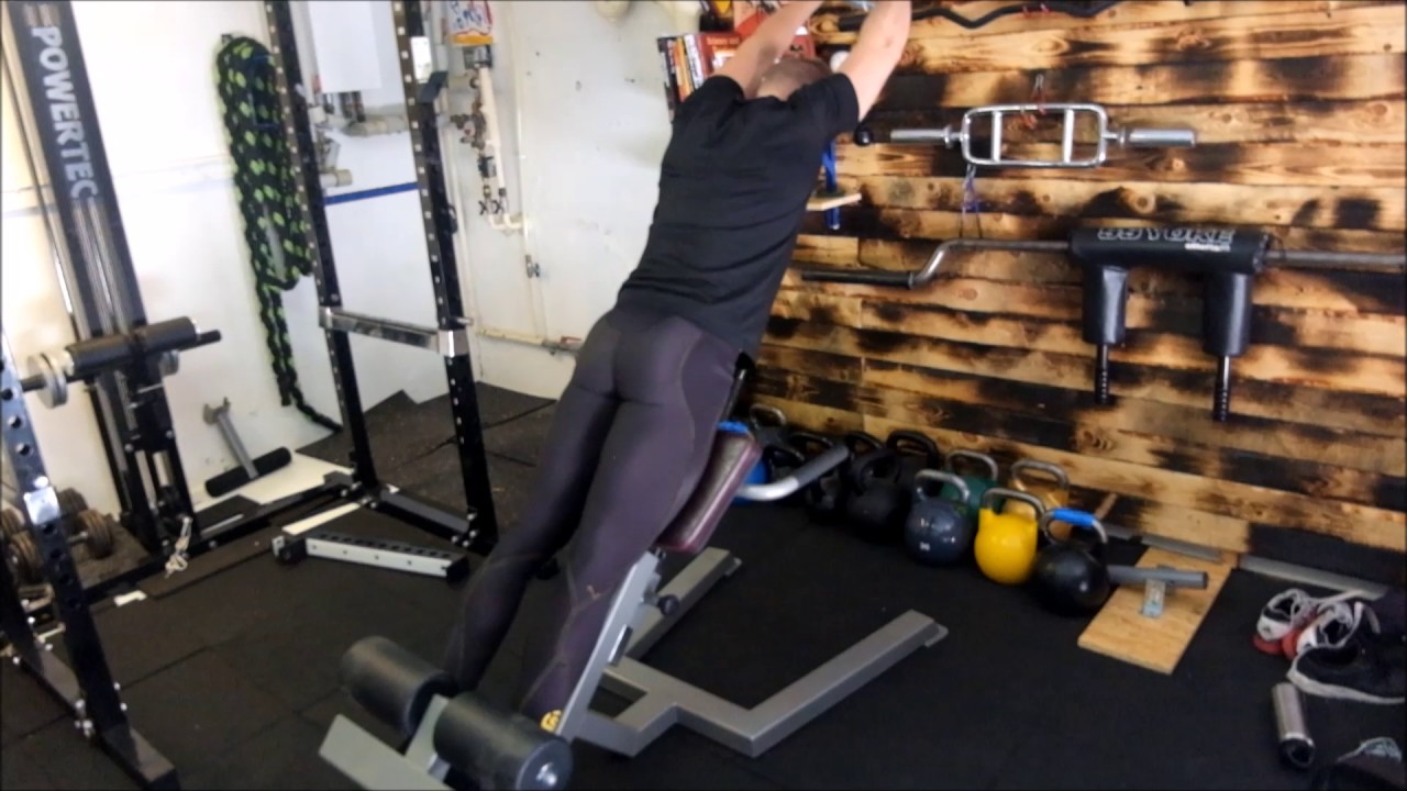 45 Degree back raise with eccentric overload // Bodylab - YouTube
