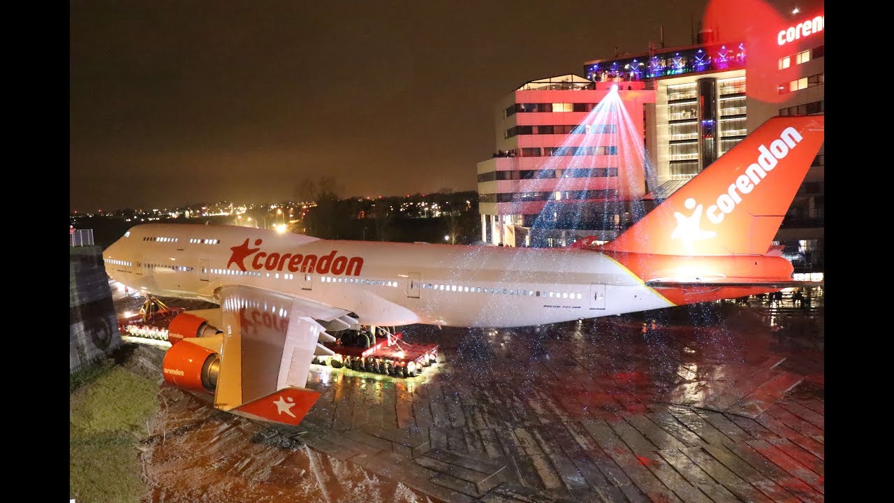 Boeing 747 van Corendon eindelijk op zijn plaats - YouTube