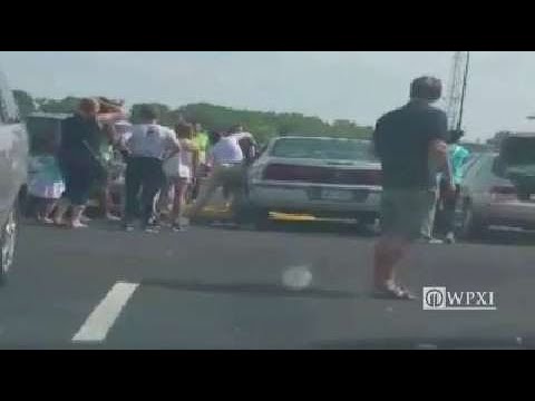 Bystanders break window to save child in hot car - YouTube