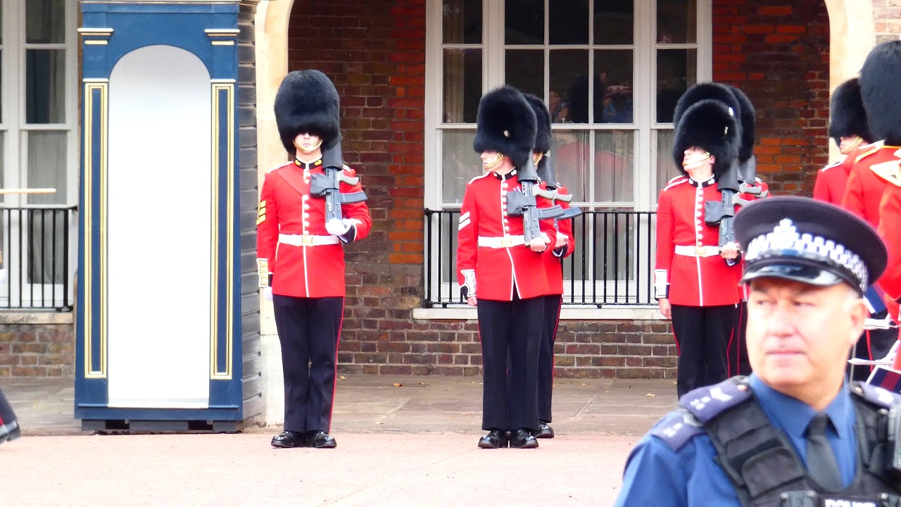 Band of the Grenadier Guards and Grenadier Guards - YouTube