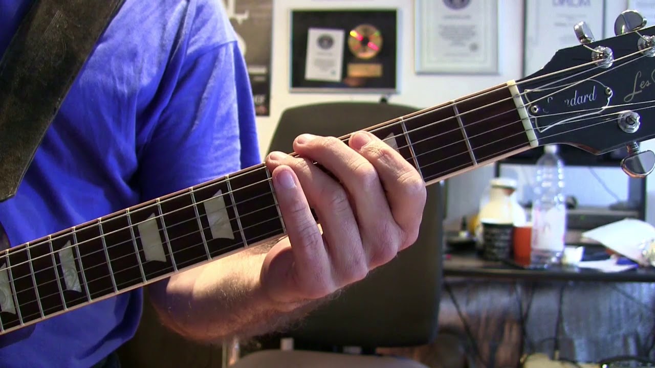 Ultimate Riff Challenge 044 Kansas Carry On Wayward Son - YouTube