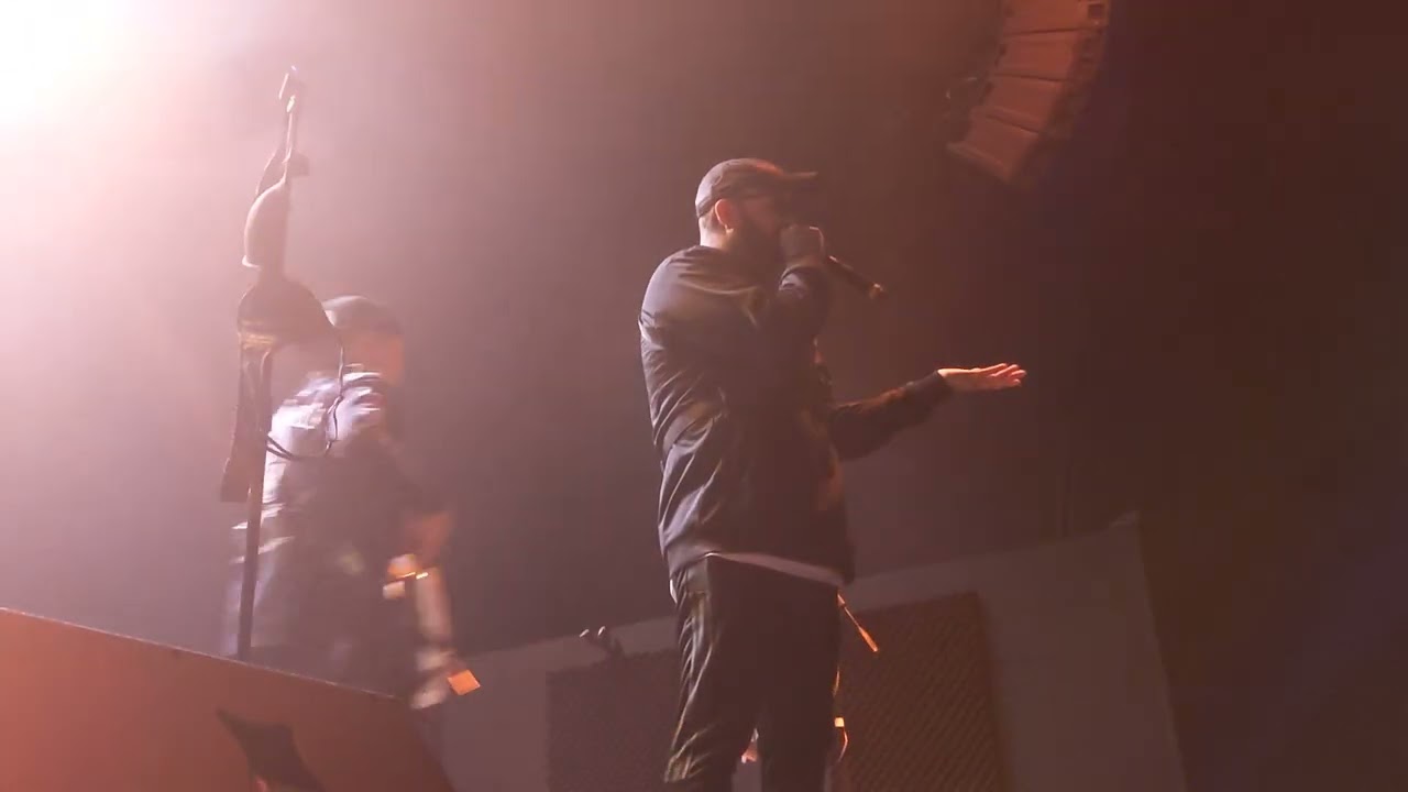 Attila Live Fronz