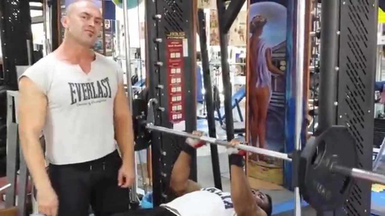 Triceps Multipower - YouTube