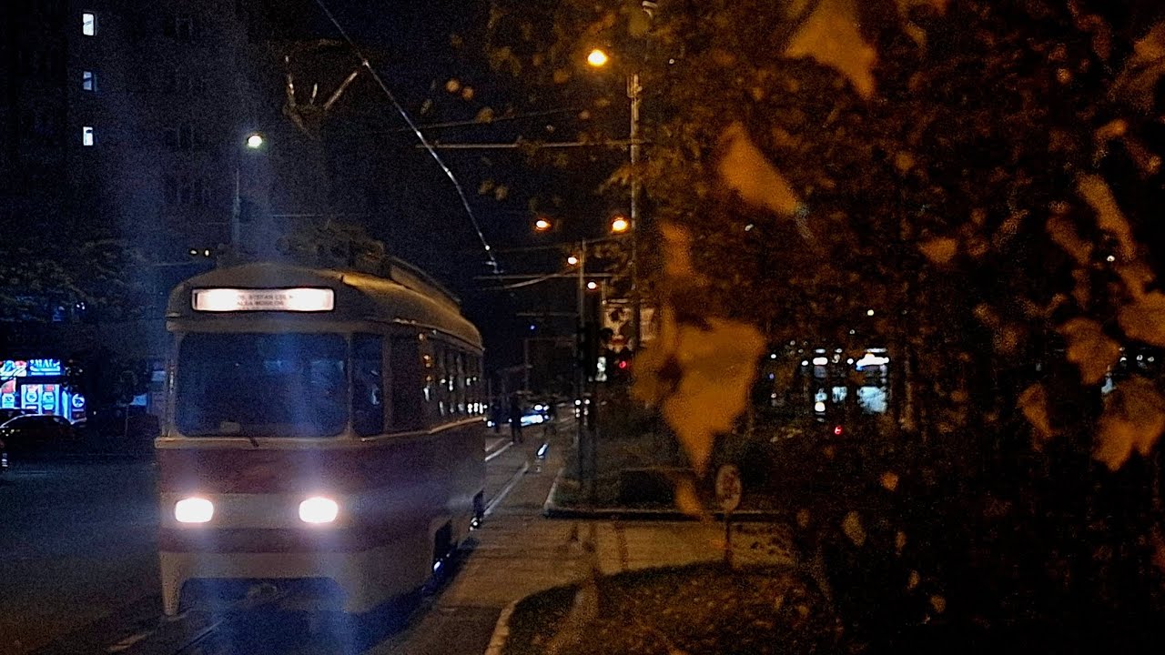 Tramvaiul de epoca EP/V3A 6001 parasind zona Pietei Sfantul Gheorghe ...