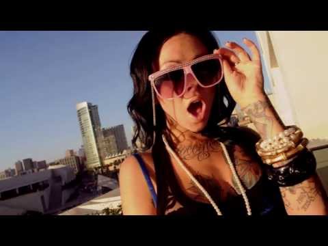 Julia Bond ft Klea - Glamorous Prodigy